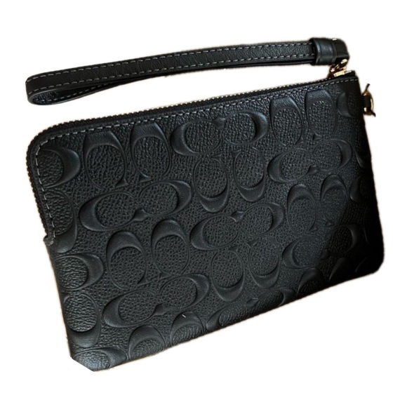 Coach | Bags | Nwt Coach Boxed Corner Zip Wristlet In Signature ...